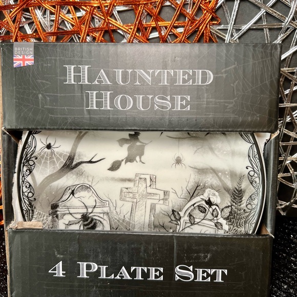 eaton fine dining | Holiday | Set Of 4 Halloween Fine Dining Plates ...